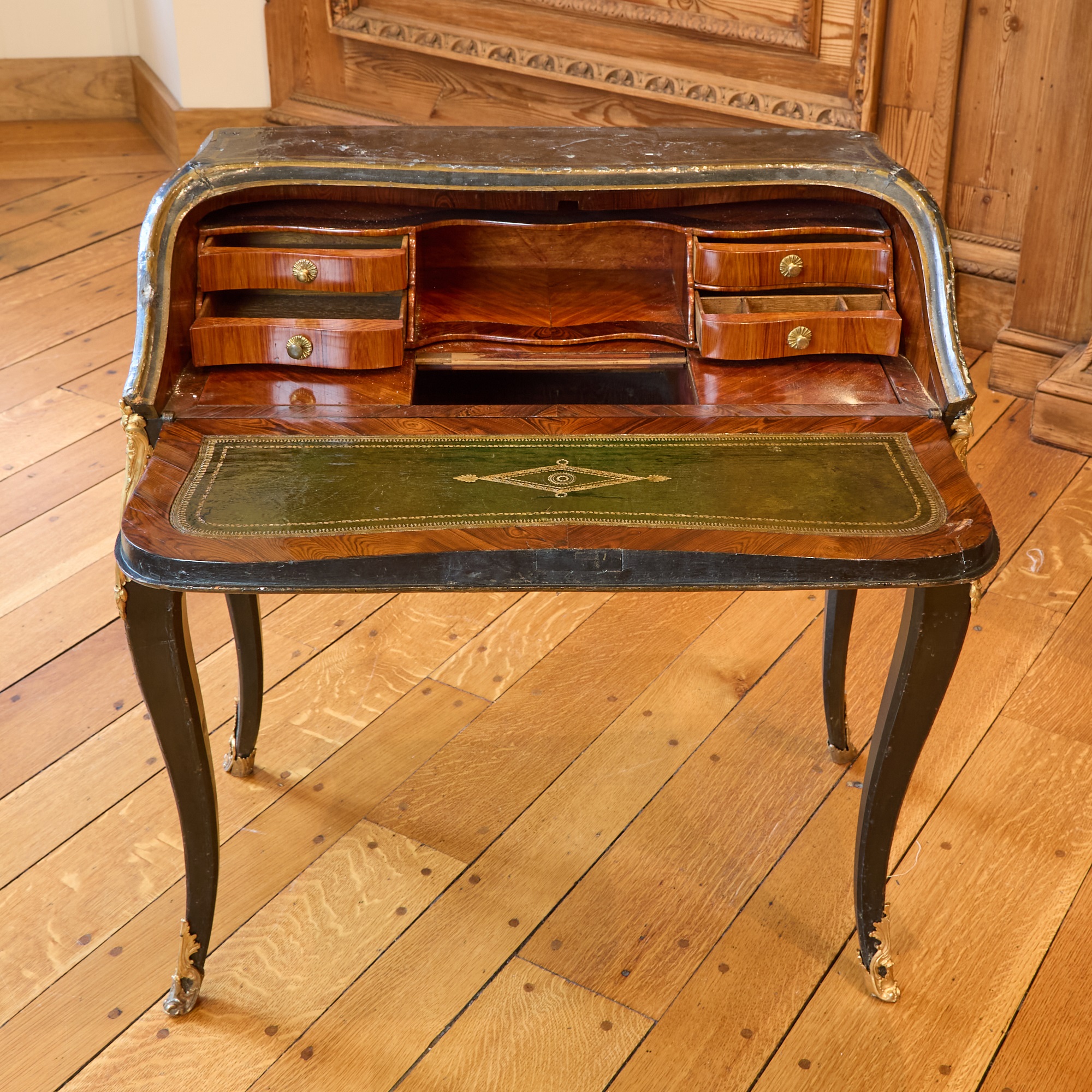 Lot 111 - Louis XV Chinoiserie Decorated Black Lacquer